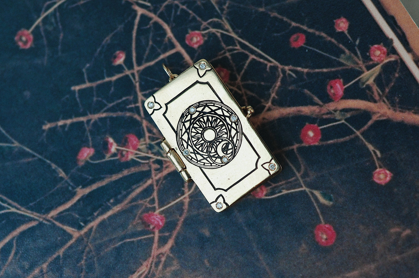 Book of Clow Locket – Sofia Zakia